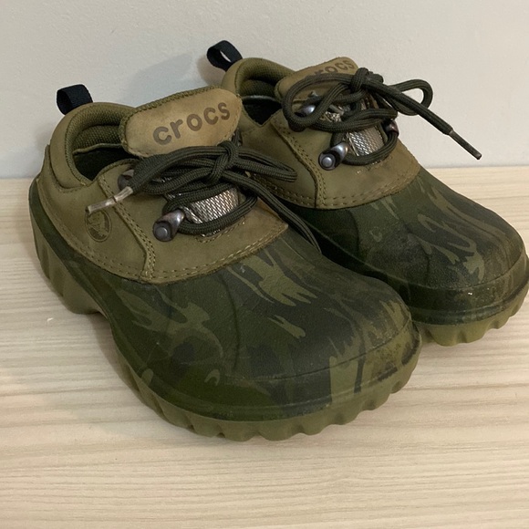 CROCS | Shoes | Crocs Youth Axle All Terrain Camo Green Lace Up Duck ...